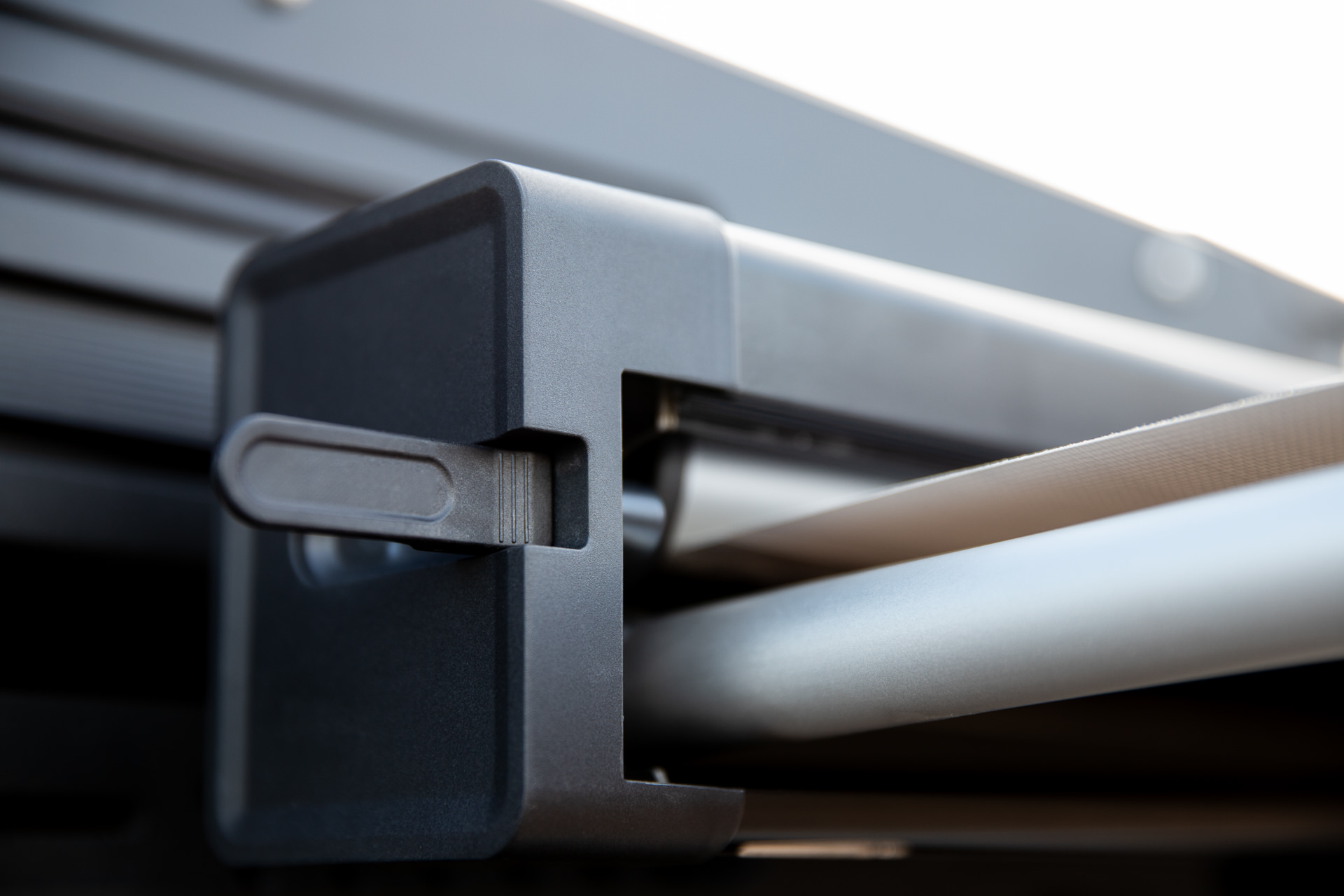 Solar Eclipse Pro Hard Case Retractable Vehicle Awning